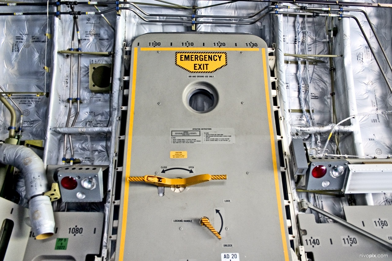 Boeing C-17 Globemaster III - Emergency exit door (Papa Air Base - Pápa ...